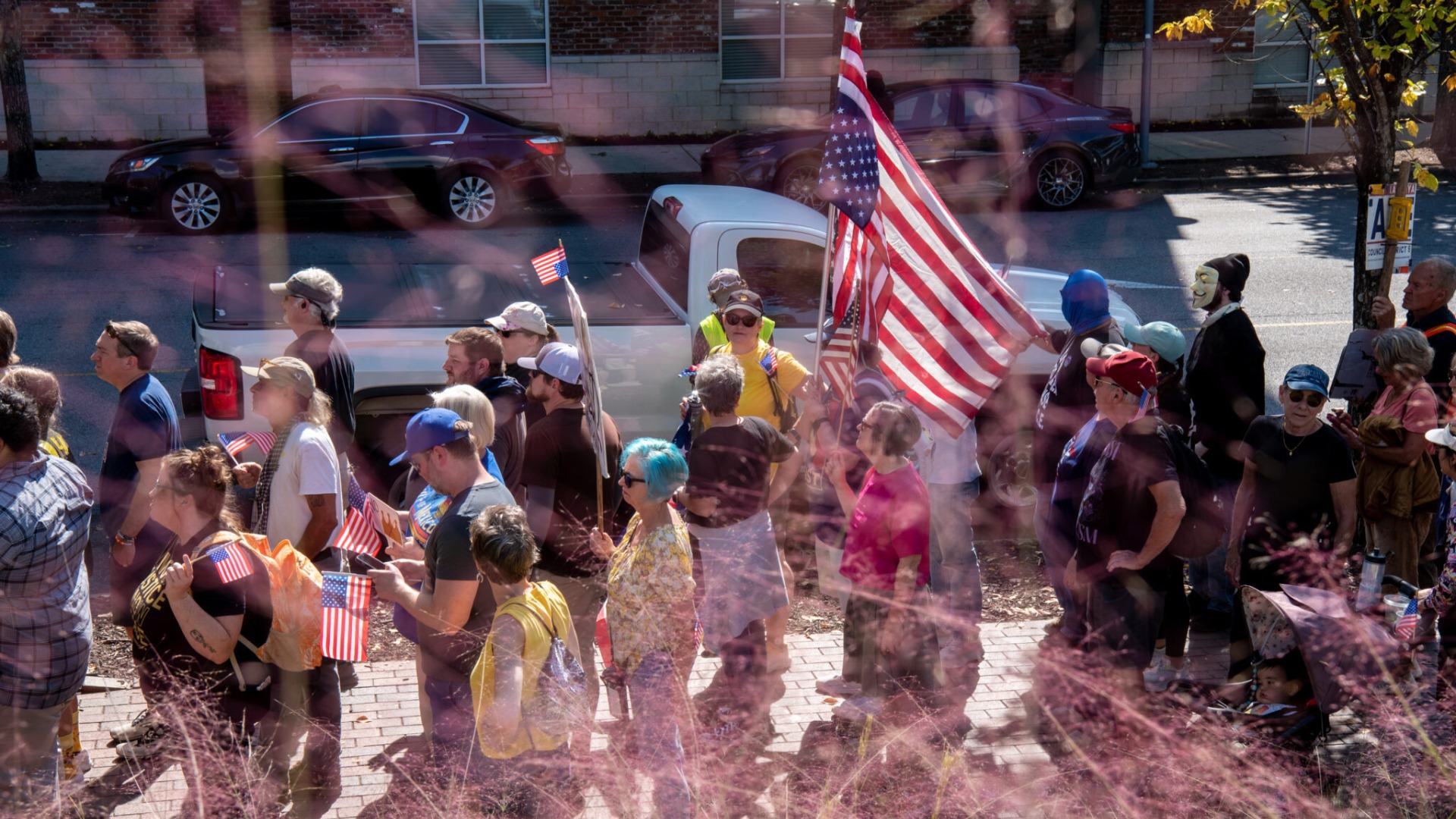 All across Alabama: Thousands turn out for 'No Kings' events ...