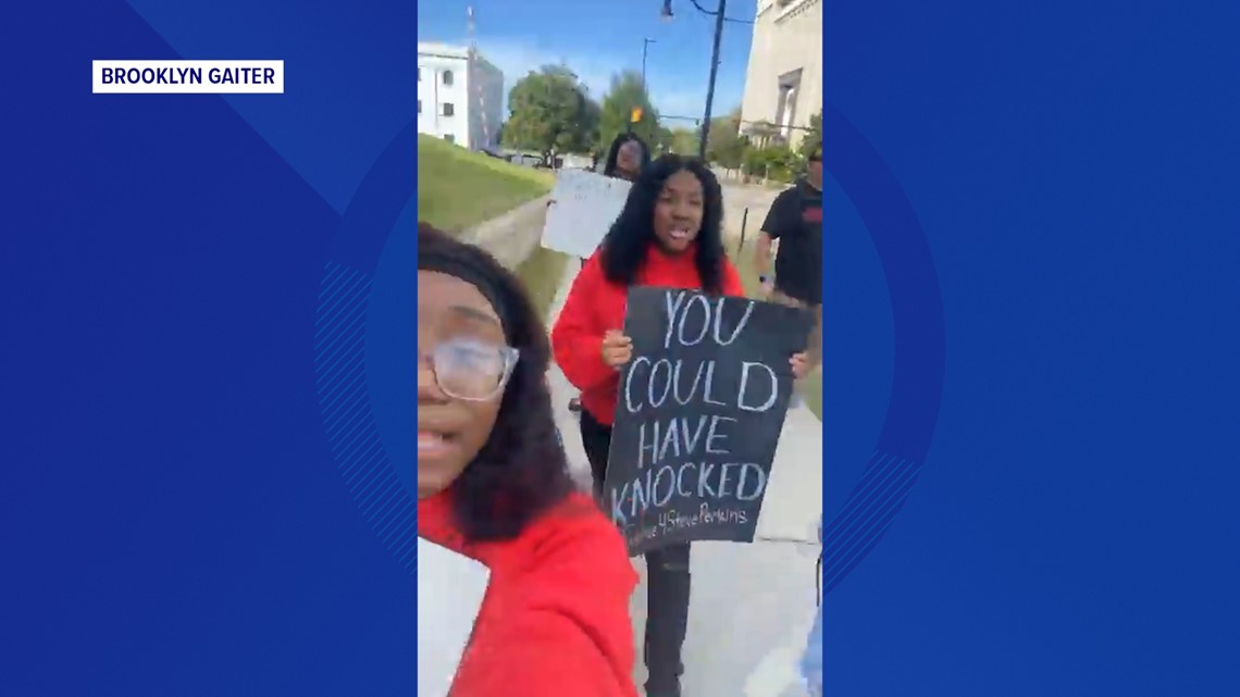 Demonstrations for Steve Perkins make their way to Alabama capitol ...