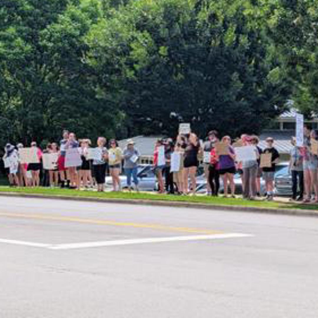 Residents, others demonstrate against potential culling of geese in ...