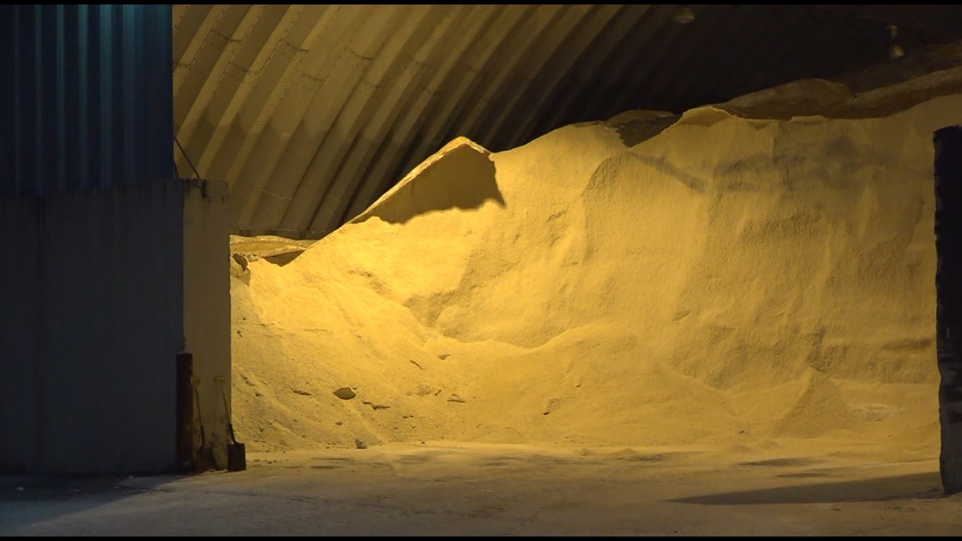 TDOT mobilizes 130 de-icing trucks, 200 salt and snow plow units ...
