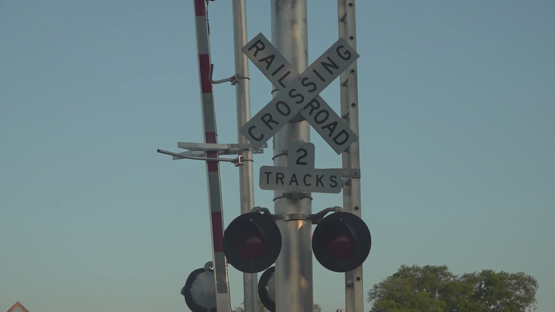 Council approves railroad crossing upgrades, advances parking lot ...