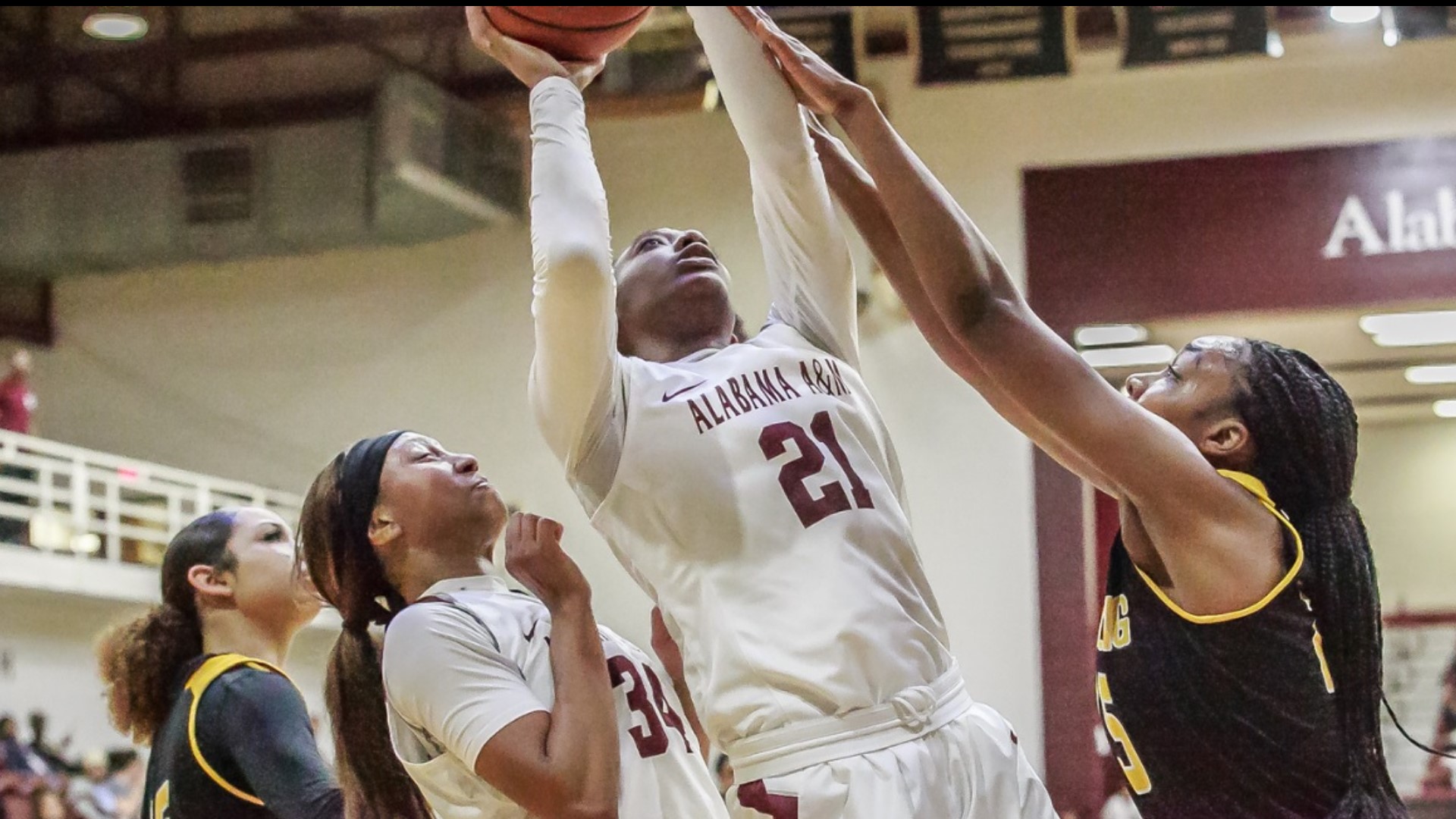 Dariauna Lewis named a BOXTOROW First-Team All-American | rocketcitynow.com