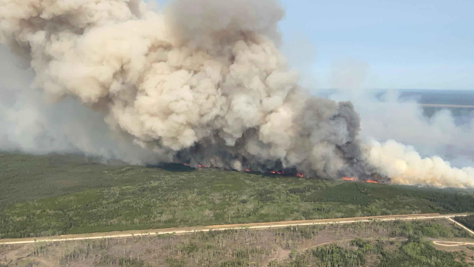 Manitoba wildfires force another 1,000 residents from their homes ...
