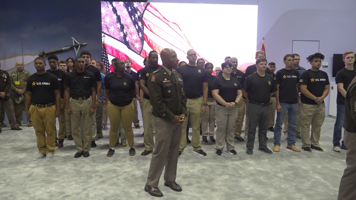 31 U.S. Military recruits participate in swearing in ceremony ...