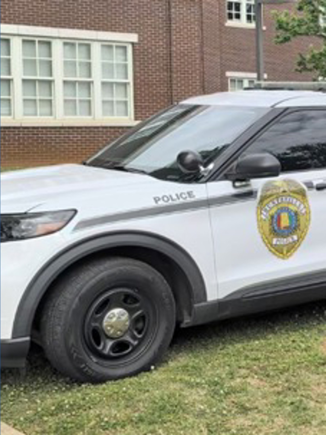 Scene clear after bomb threat at Huntsville High School; investigation ...