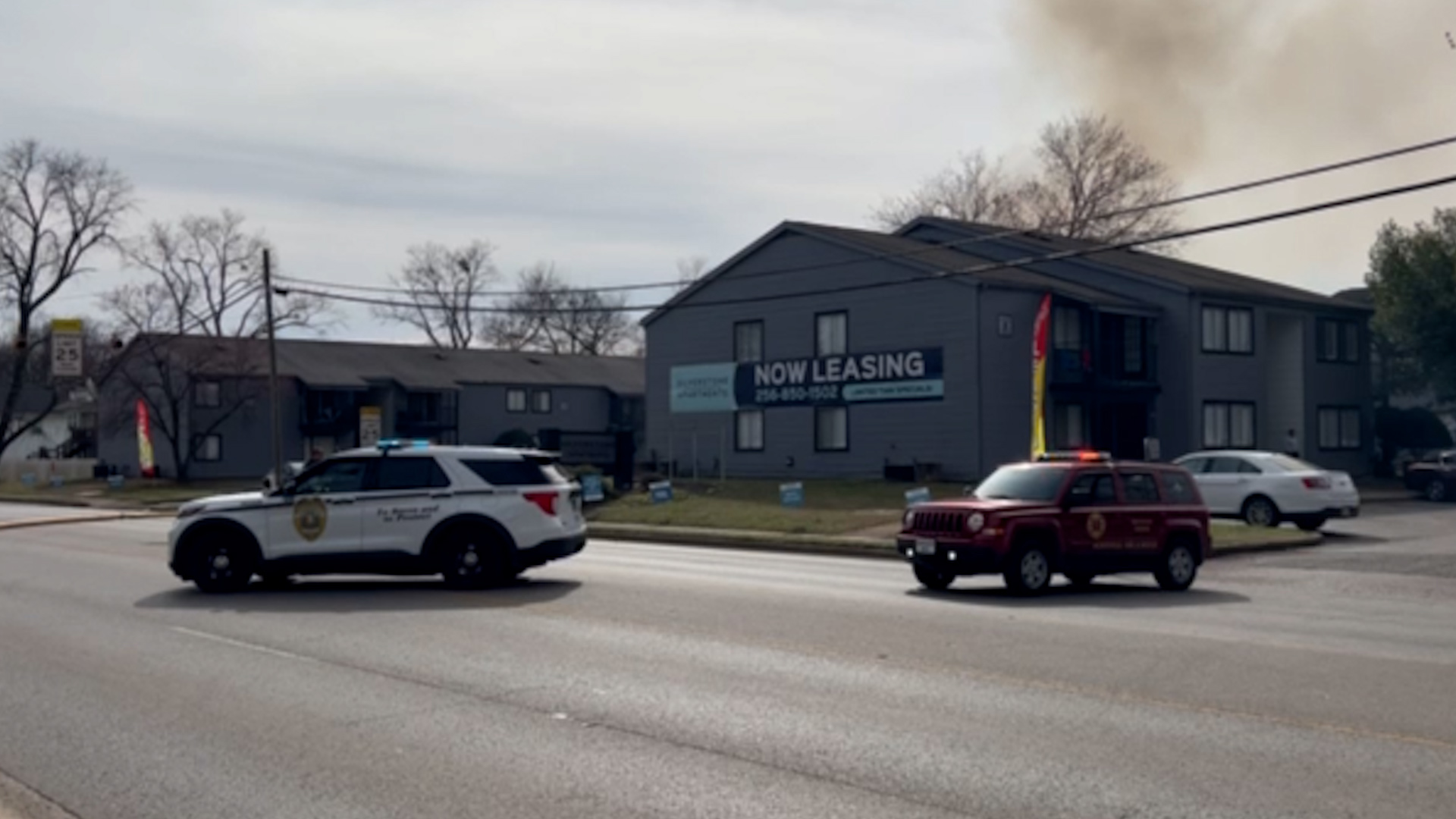 Huntsville fire crews respond to apartment complex fire; man describes ...